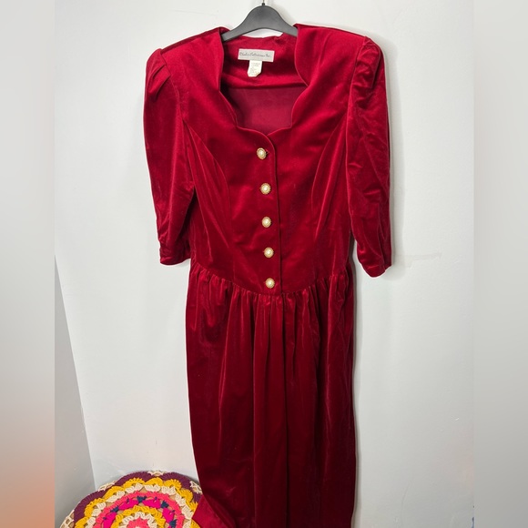 rhodes collection inc | Dresses | Vintage Holiday Red Velvet Midi Dress ...